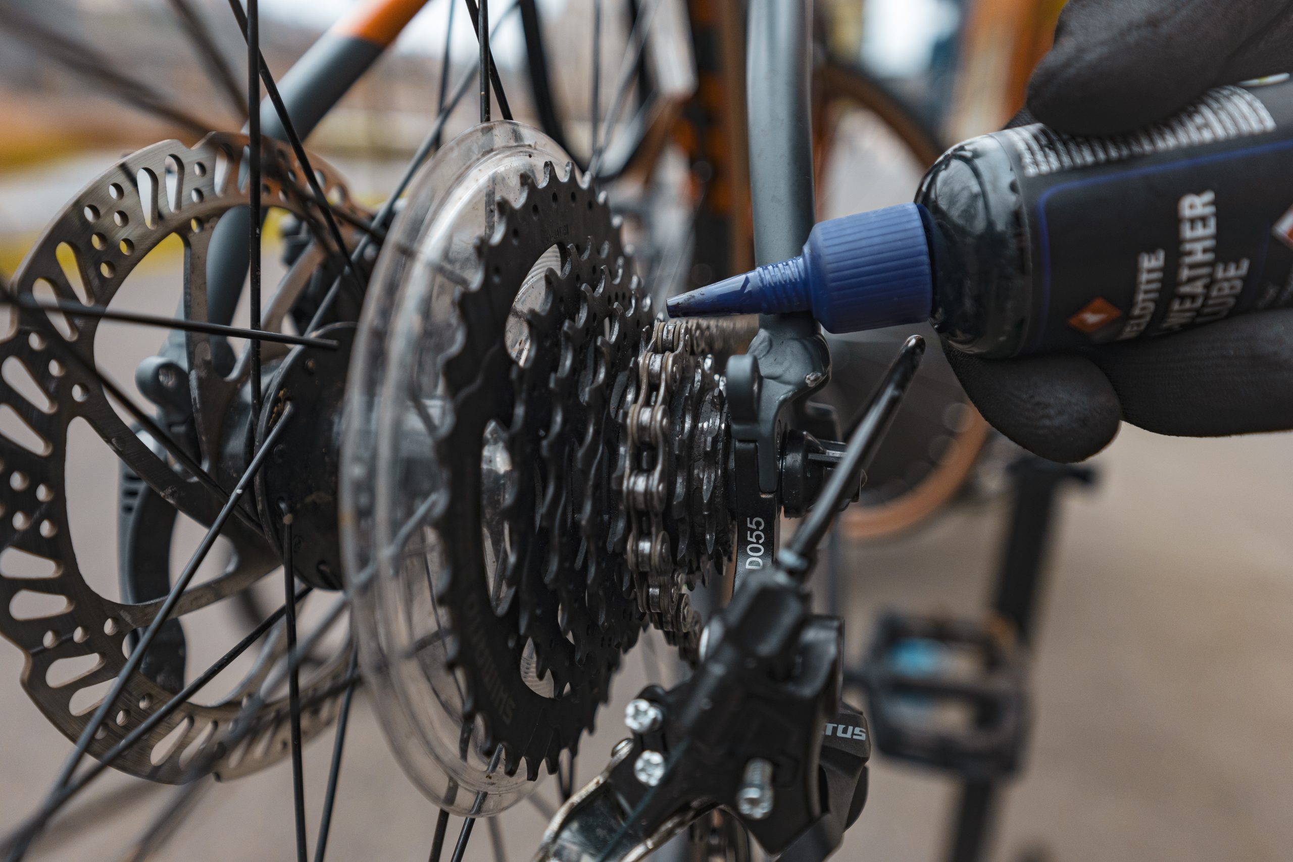Réparation vélo : pourquoi graisser sa chaine est important